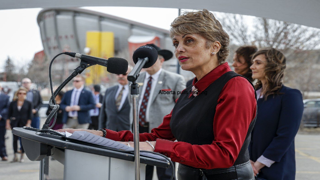 Alberta pulls funding help for low-income transit riders in Edmonton ...