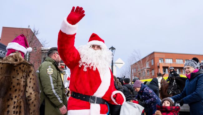 Santa cleared for Christmas Eve travel, transport minister says